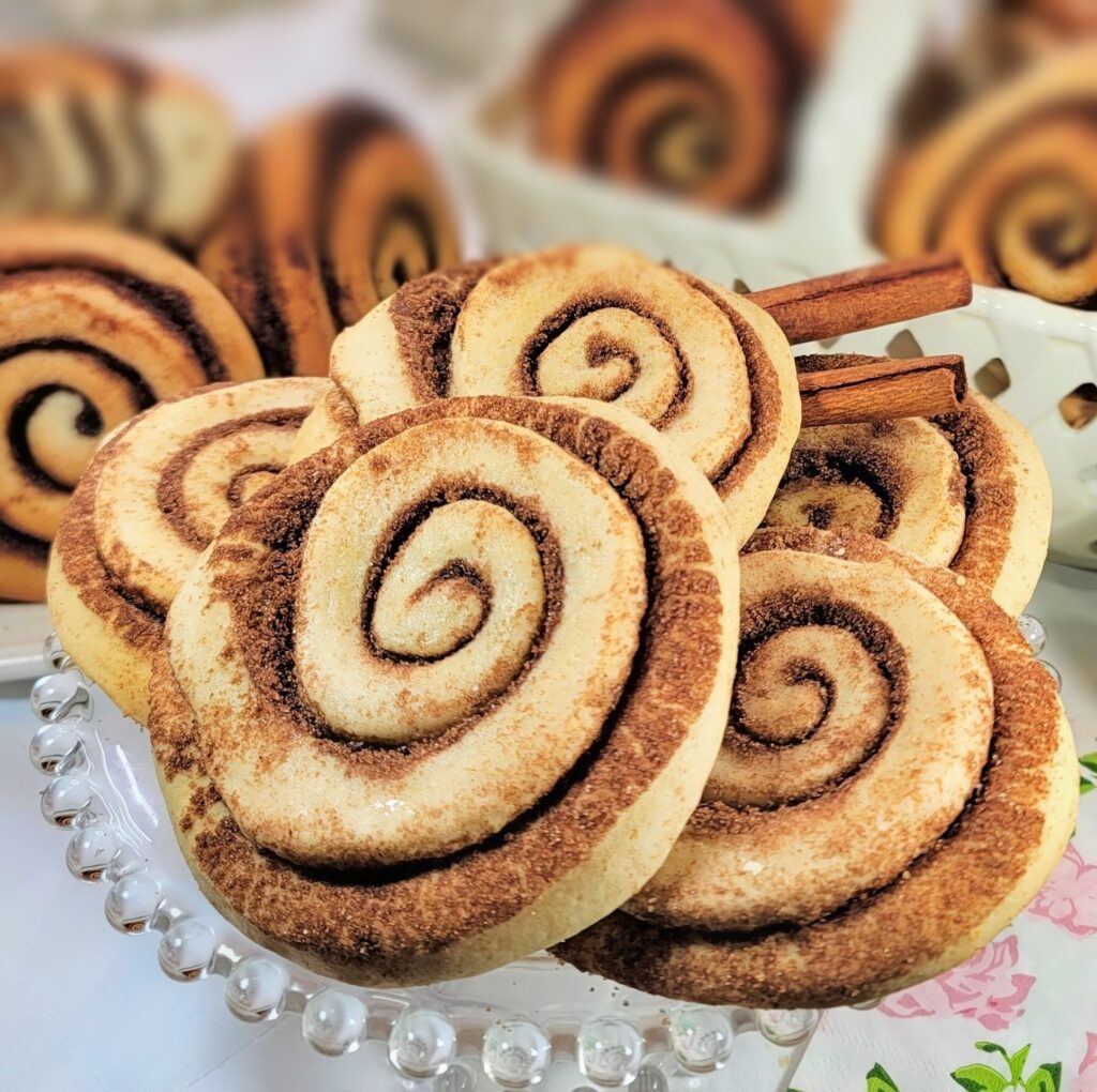CinnaSwirls (1 Dozen) - Cinnamom Bakery