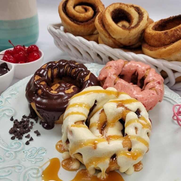 Order Cinnamon Rolls Online | Cinnamom Bakery