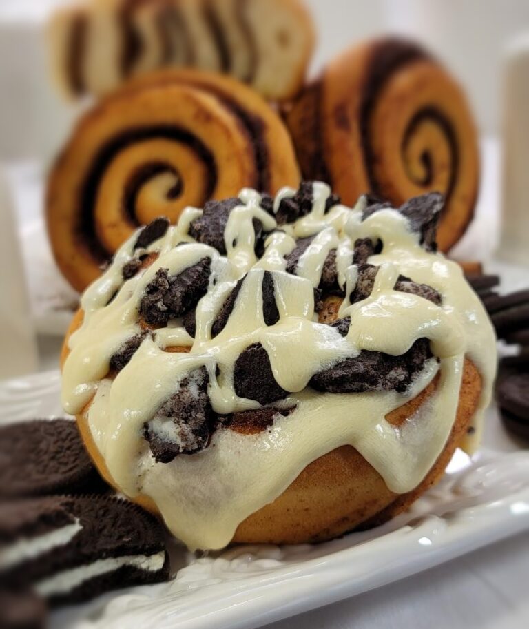 Order Cinnamon Rolls Online | Cinnamom Bakery